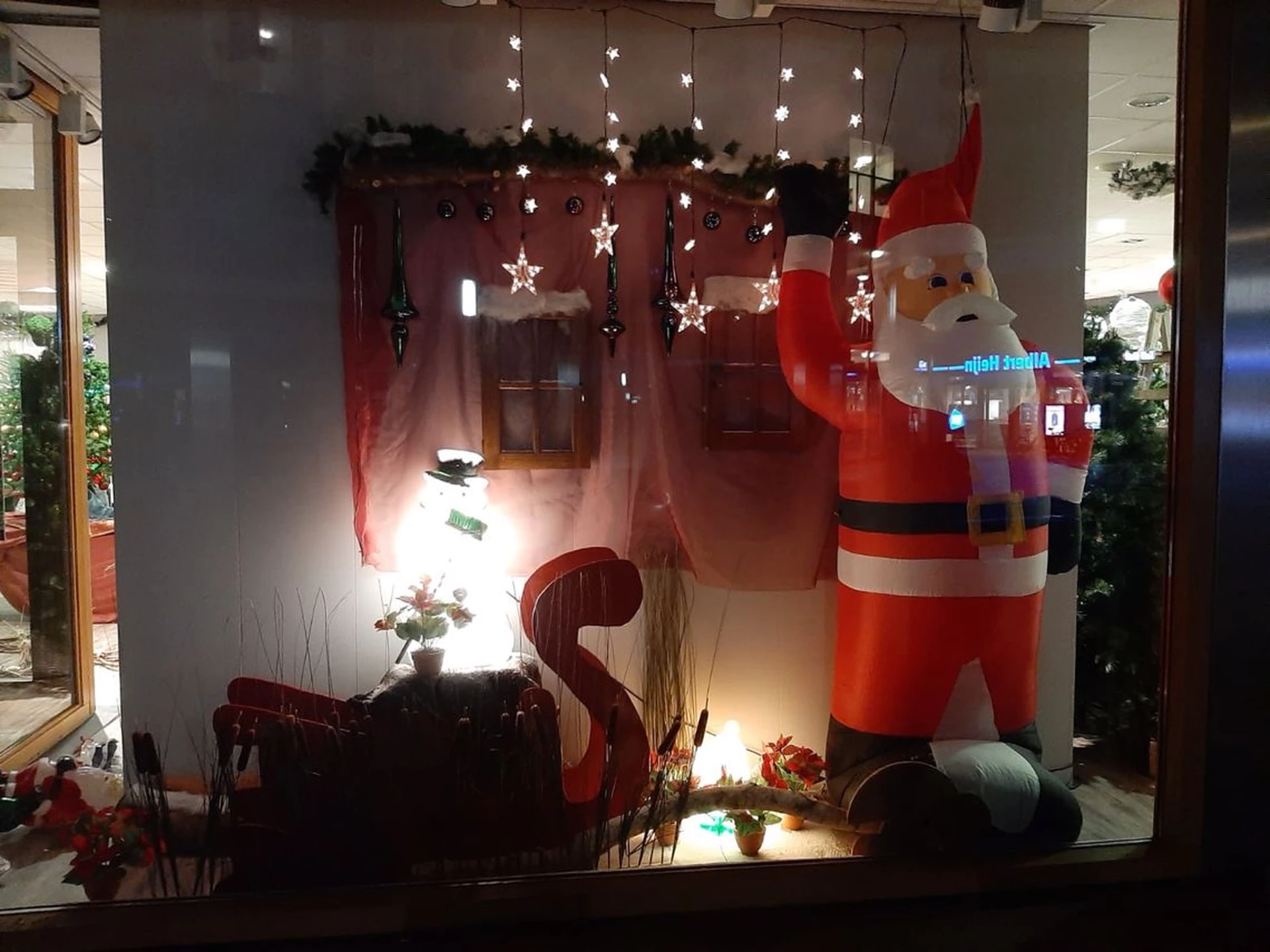 Kerstkringloopwinkel Eindhoven - Openingstijden & Reviews